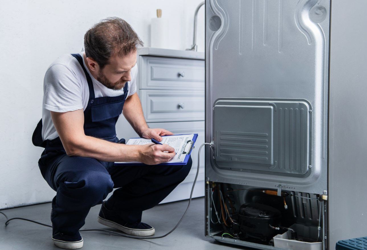 Cómo Limpiar la Parte de Atrás de la Nevera ⇒ 【Guía】 ️